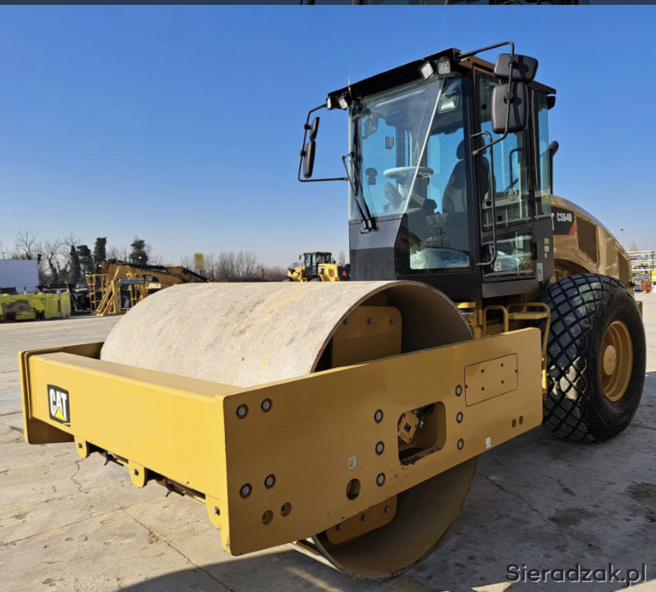 Operator walca CAT CS64B - Sieradzak.pl